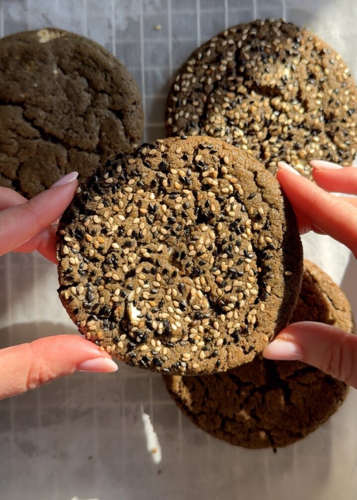 Sesam & witte chocolade koeken - Courgetti Confetti